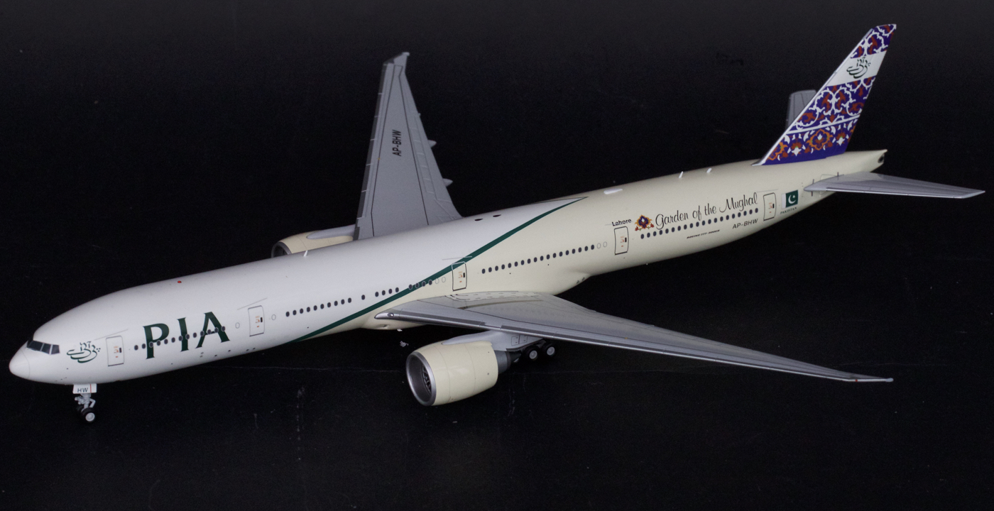 ScaleModelStore.com :: JC Wings 1:200 - LH2036 - PIA Boeing 777-300ER