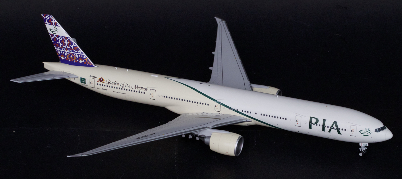 ScaleModelStore.com :: JC Wings 1:200 - LH2036 - PIA Boeing 777-300ER