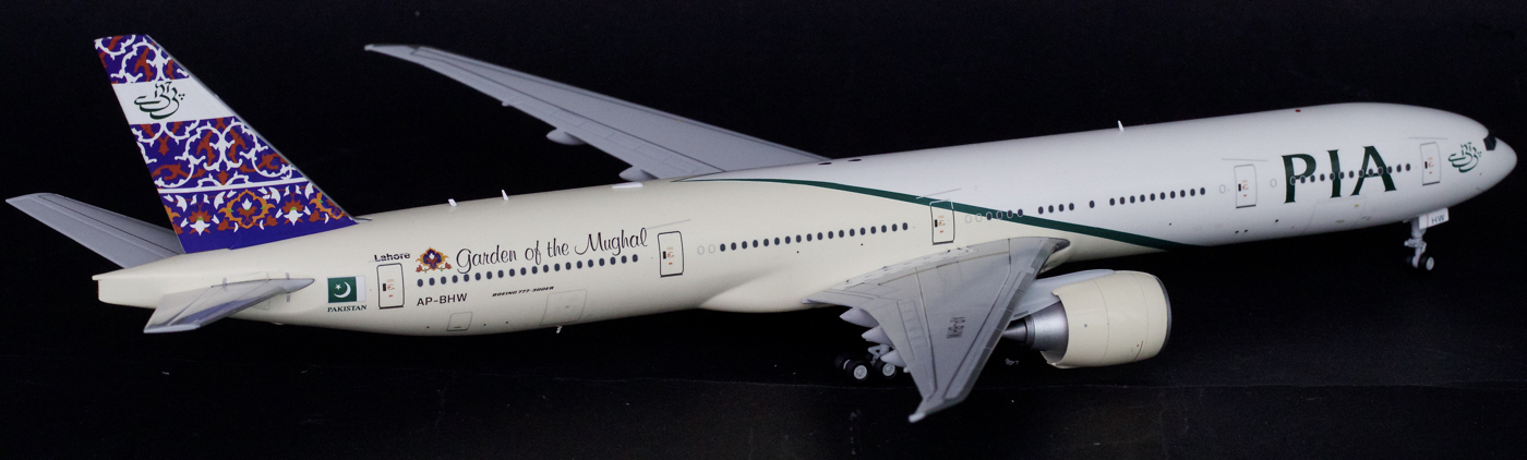 ScaleModelStore.com :: JC Wings 1:200 - LH2036 - PIA Boeing 777-300ER