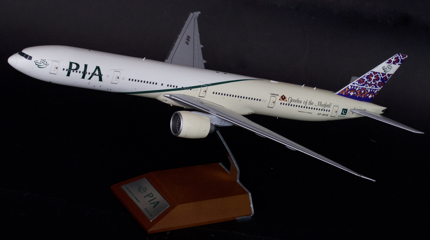 ScaleModelStore.com :: JC Wings 1:200 - LH2036 - PIA Boeing 777-300ER
