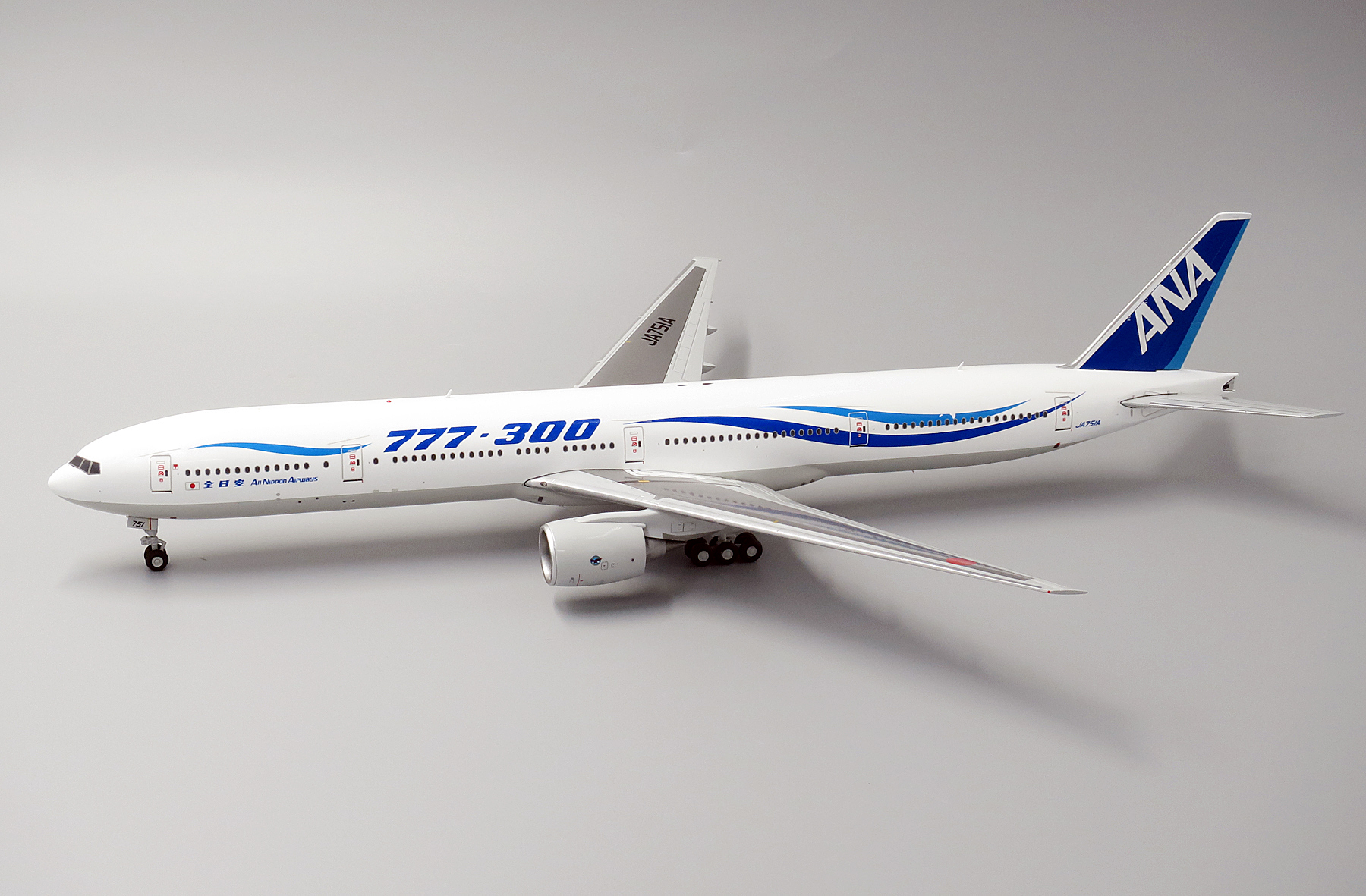 ScaleModelStore.com :: JC Wings 1:200 - LH2034 - ANA Boeing 777-300