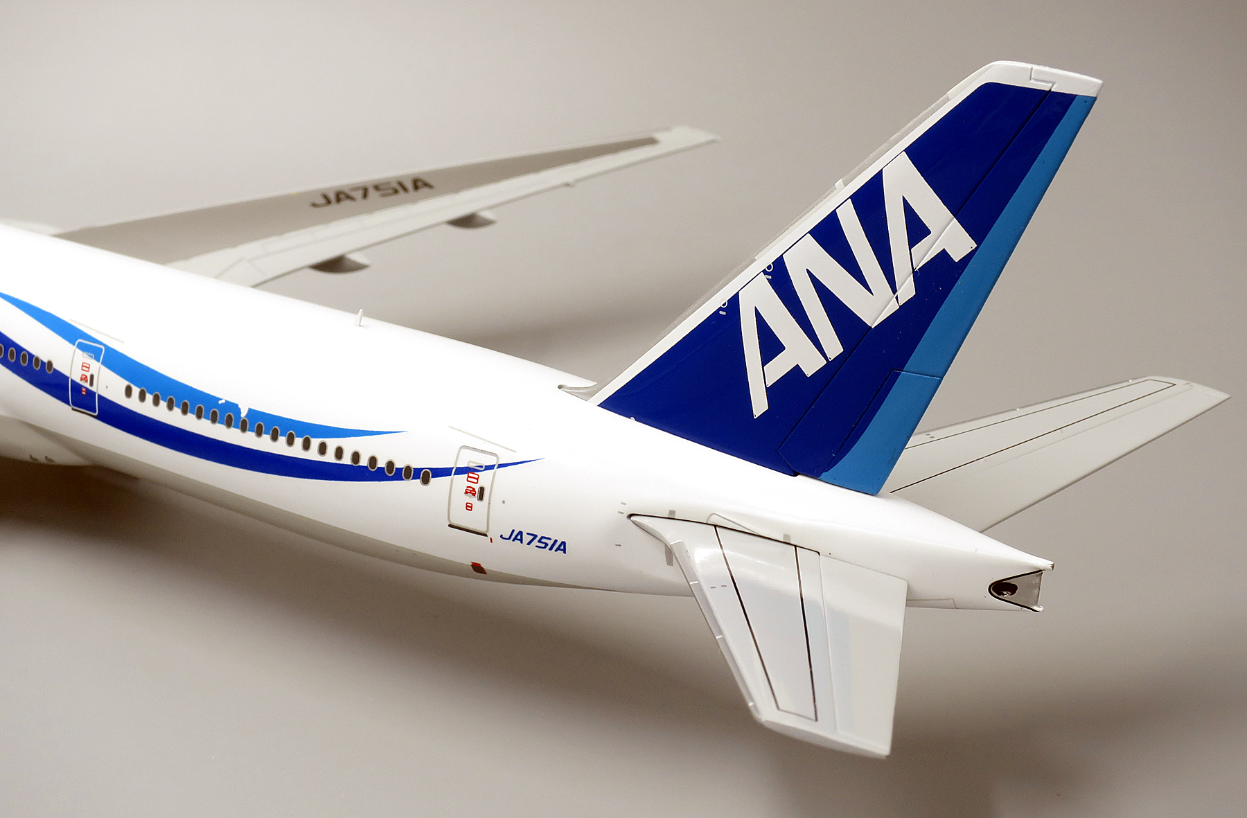 ScaleModelStore.com :: JC Wings 1:200 - LH2034 - ANA Boeing 777-300