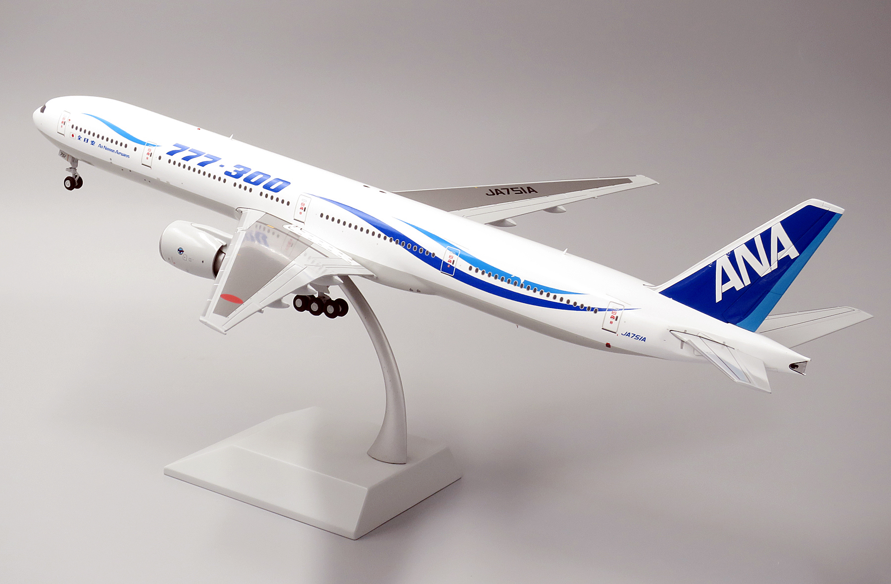 ScaleModelStore.com :: JC Wings 1:200 - LH2034 - ANA Boeing 777-300