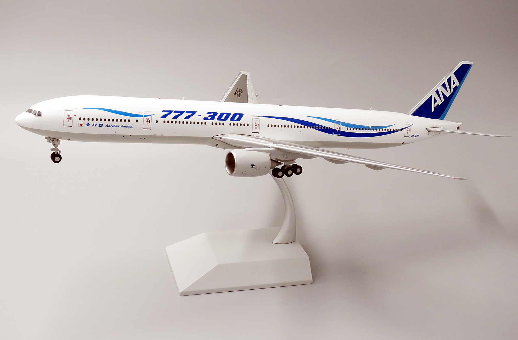 ScaleModelStore.com :: JC Wings 1:200 - LH2034 - ANA Boeing 777-300
