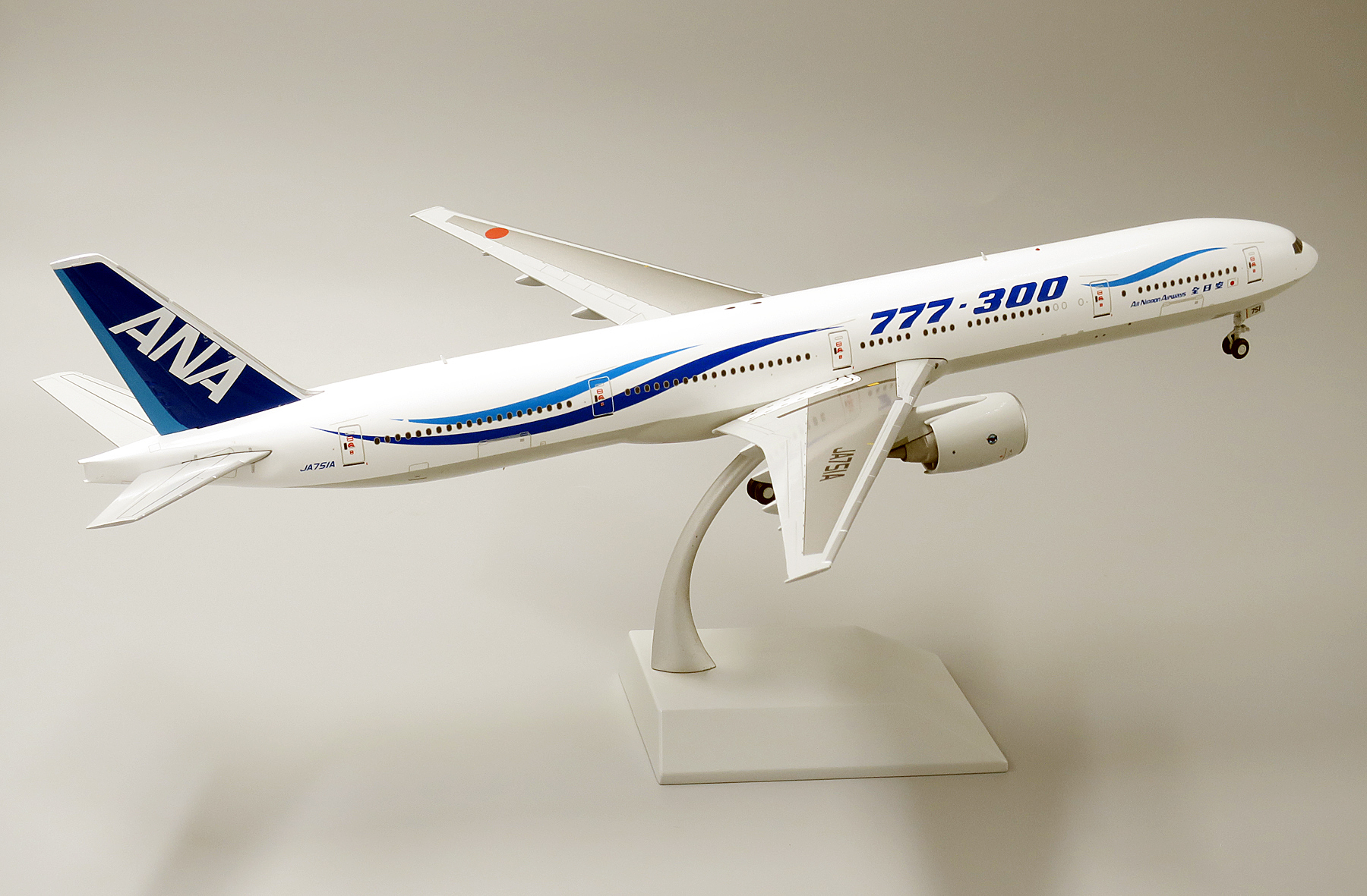 ScaleModelStore.com :: JC Wings 1:200 - LH2034 - ANA Boeing 777-300