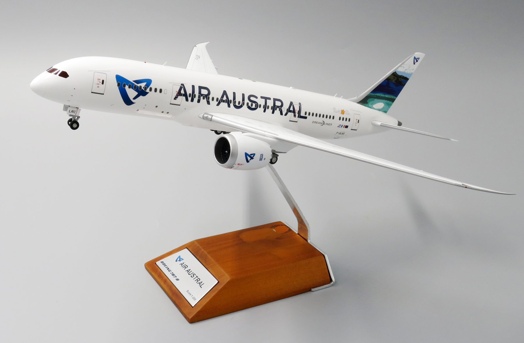 ScaleModelStore.com :: JC Wings 1:200 - LH2048 - Air Austral Boeing 787-8