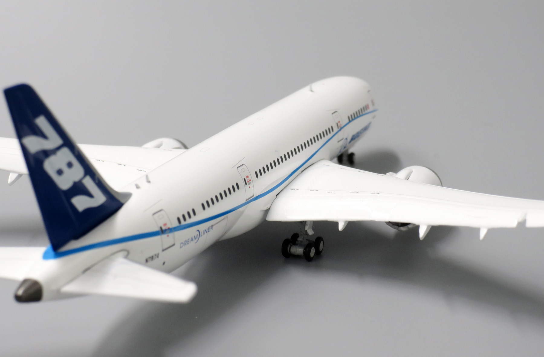 ScaleModelStore.com :: JC Wings 1:400 - LH4057A - Boeing House Colors ...