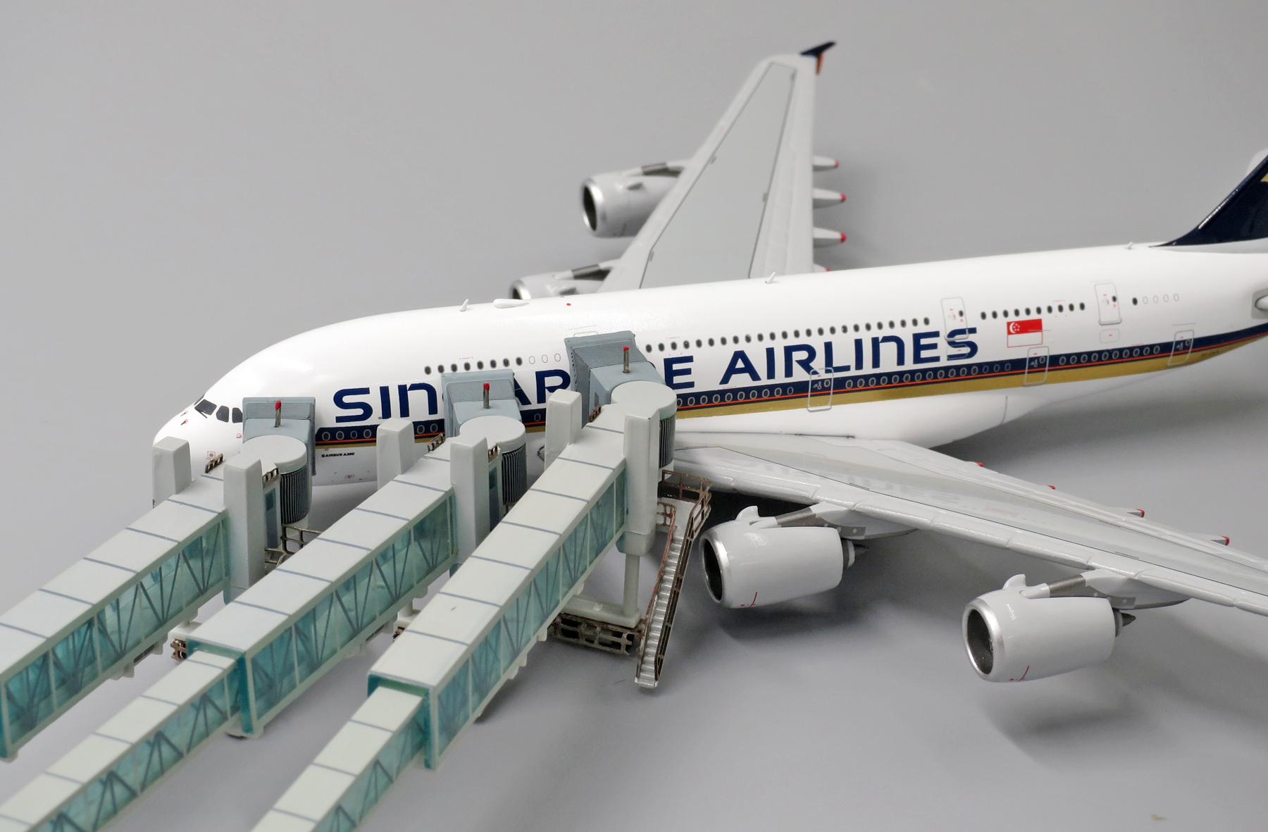 ScaleModelStore.com :: JC Wings 1:400 - LH4136 - Air Passenger Bridge ...