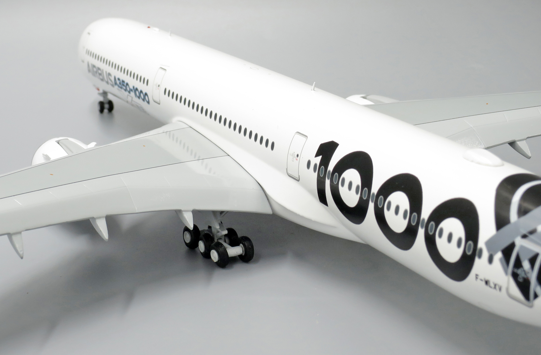 ScaleModelStore.com :: JC Wings 1:200 - XX2048A - Airbus House Colours ...