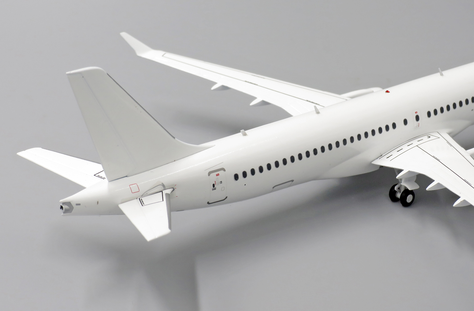 Scale Model Store.com :: JC Wings 1:200 - LH2138 - Blank Bombardier ...