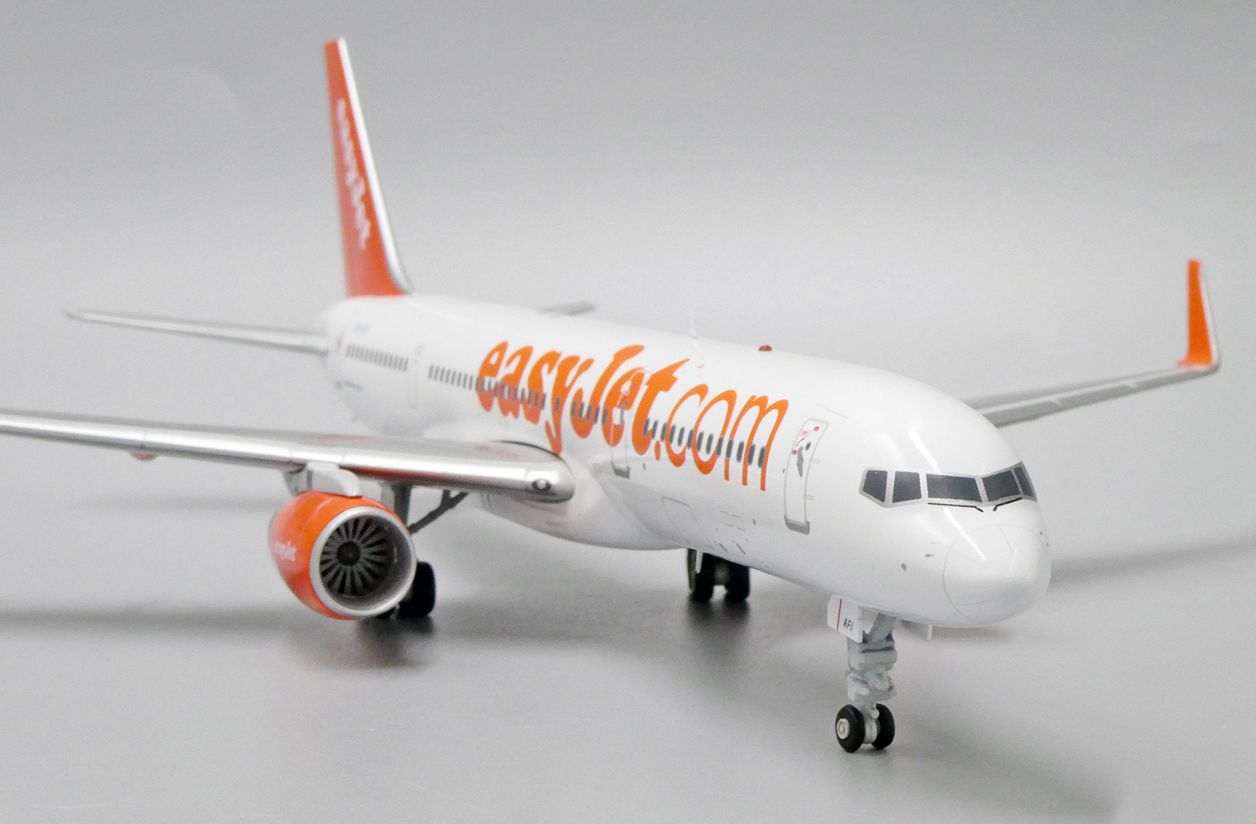 ScaleModelStore.com :: JC Wings 1:200 - EW2752001 - EasyJet Boeing 757-200
