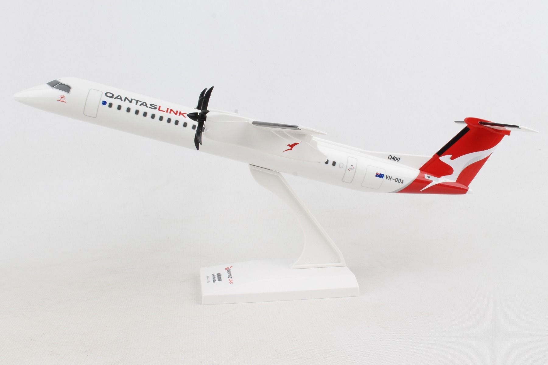 ScaleModelStore.com :: Skymarks 1:100 - SKR1016 - Qantas Bombardier ...