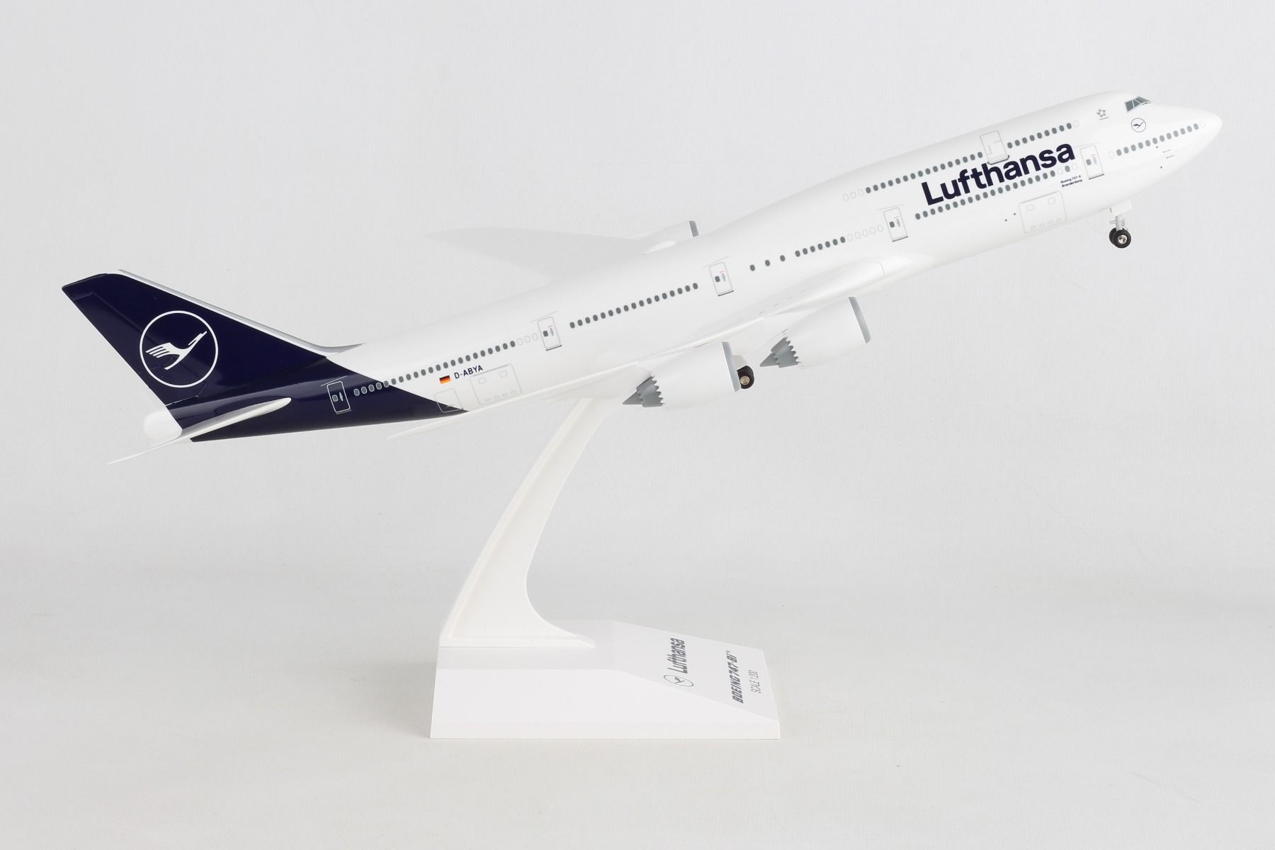 ScaleModelStore.com :: Skymarks 1:200 - SKR1040 - Lufthansa Boeing 747-8