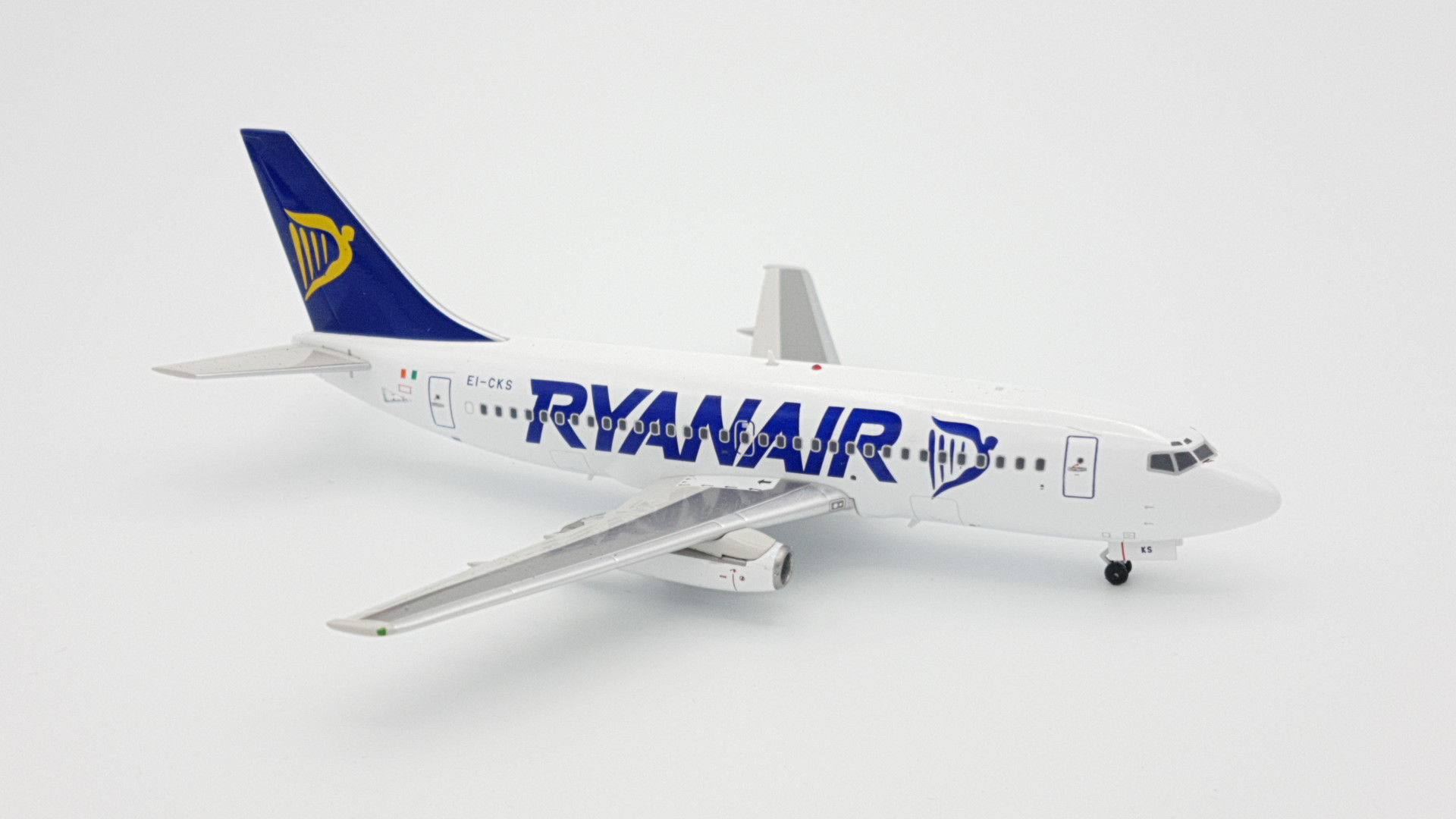 ScaleModelStore.com :: B Models 1:200 - B-732-RA-01 - Ryanair Boeing ...