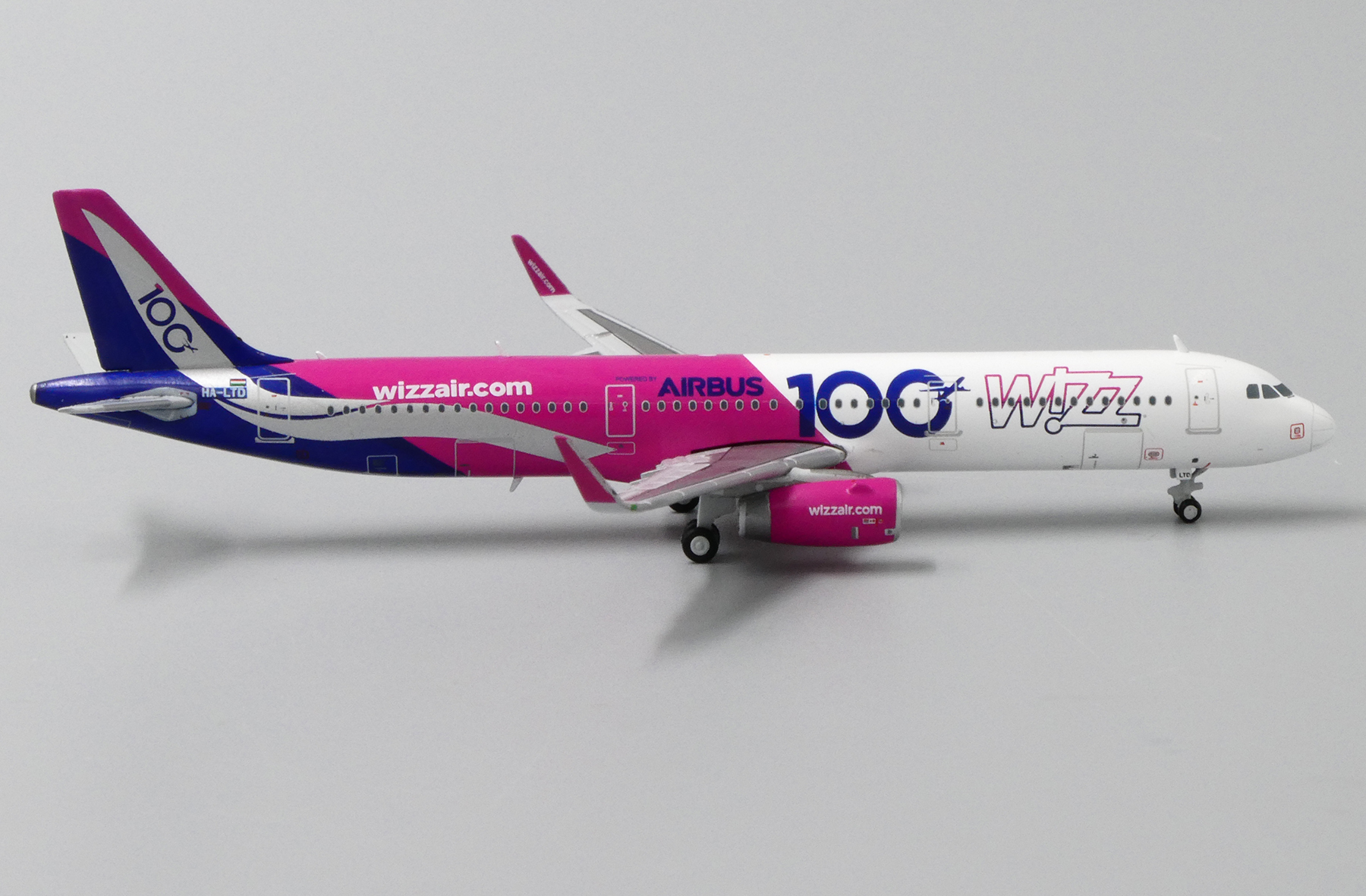 ScaleModelStore.com :: JC Wings 1:400 - LH4113 - Wizz Air Airbus A321