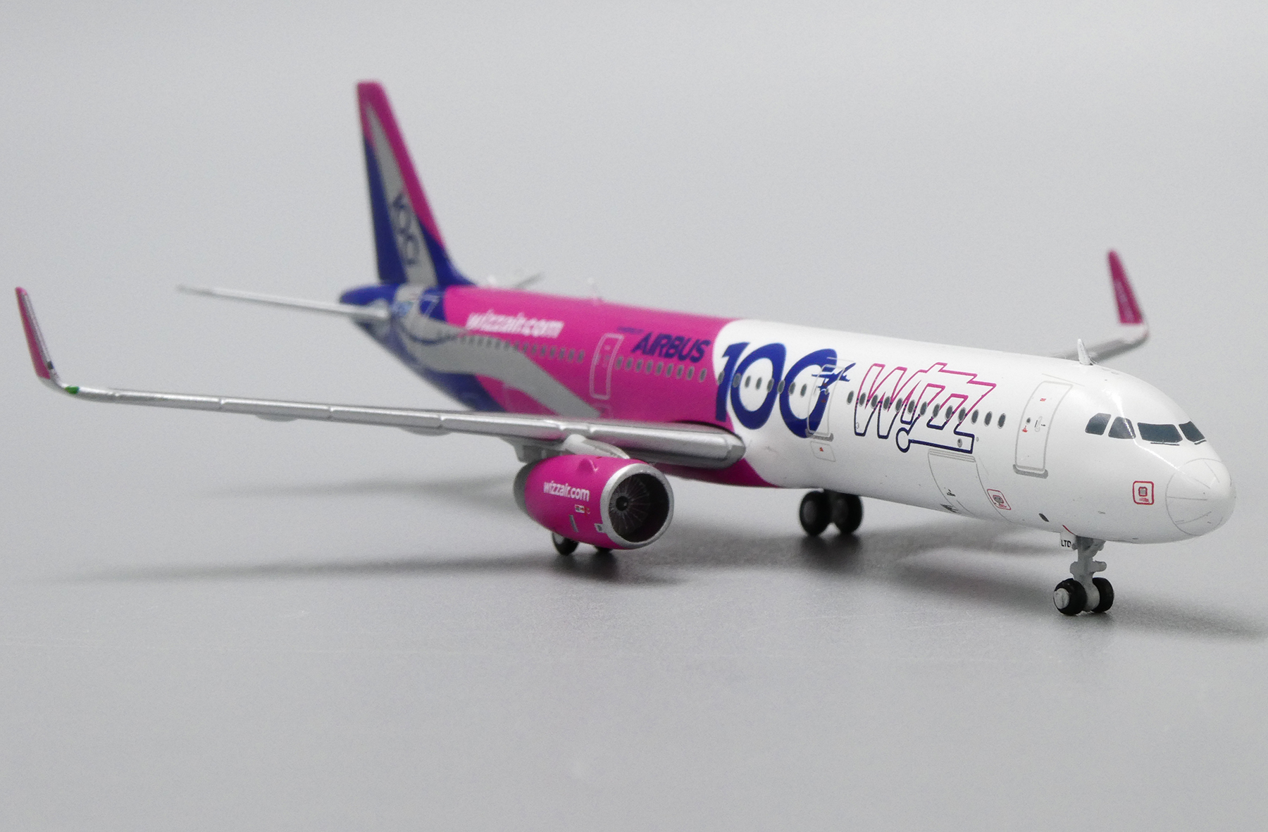 ScaleModelStore.com :: JC Wings 1:400 - LH4113 - Wizz Air Airbus A321