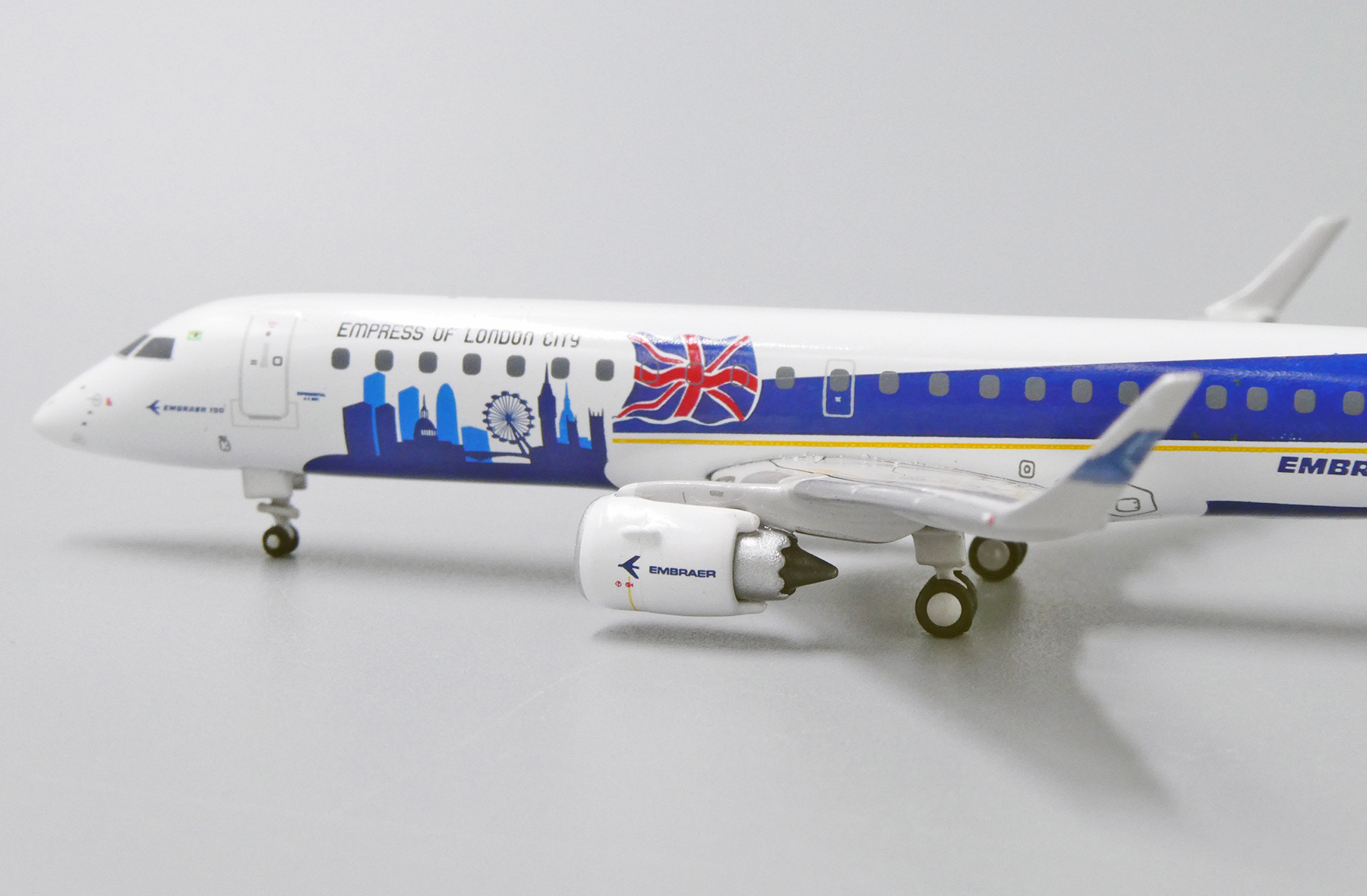 ScaleModelStore.com :: JC Wings 1:400 - LH4143 - Embraer Embraer 190-100STD