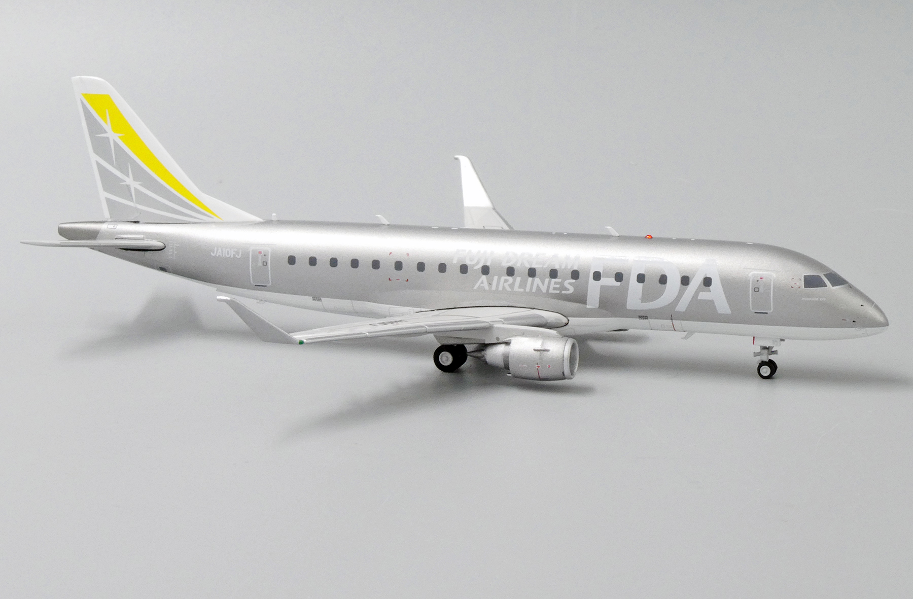 ScaleModelStore.com :: JC Wings 1:200 - EW2175003 - Fuji Dream Airlines ...