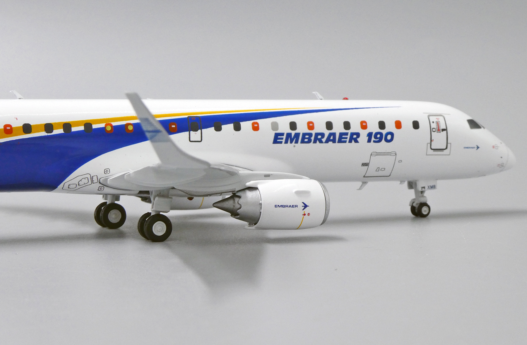 ScaleModelStore.com :: JC Wings 1:200 - LH2218 - House Colors Embraer ...