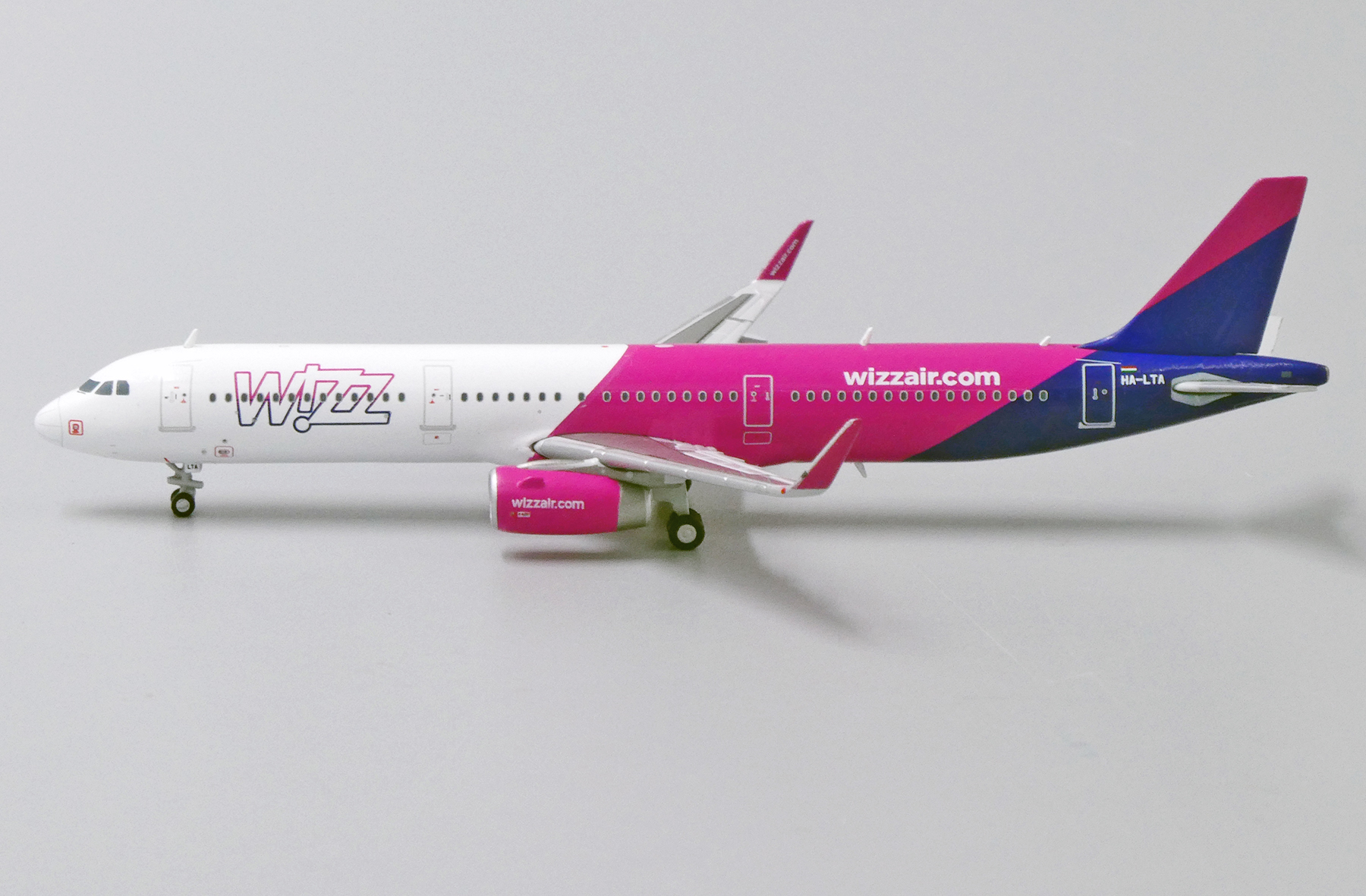 ScaleModelStore.com :: JC Wings 1:400 - LH4112 - Wizz Air Airbus A321
