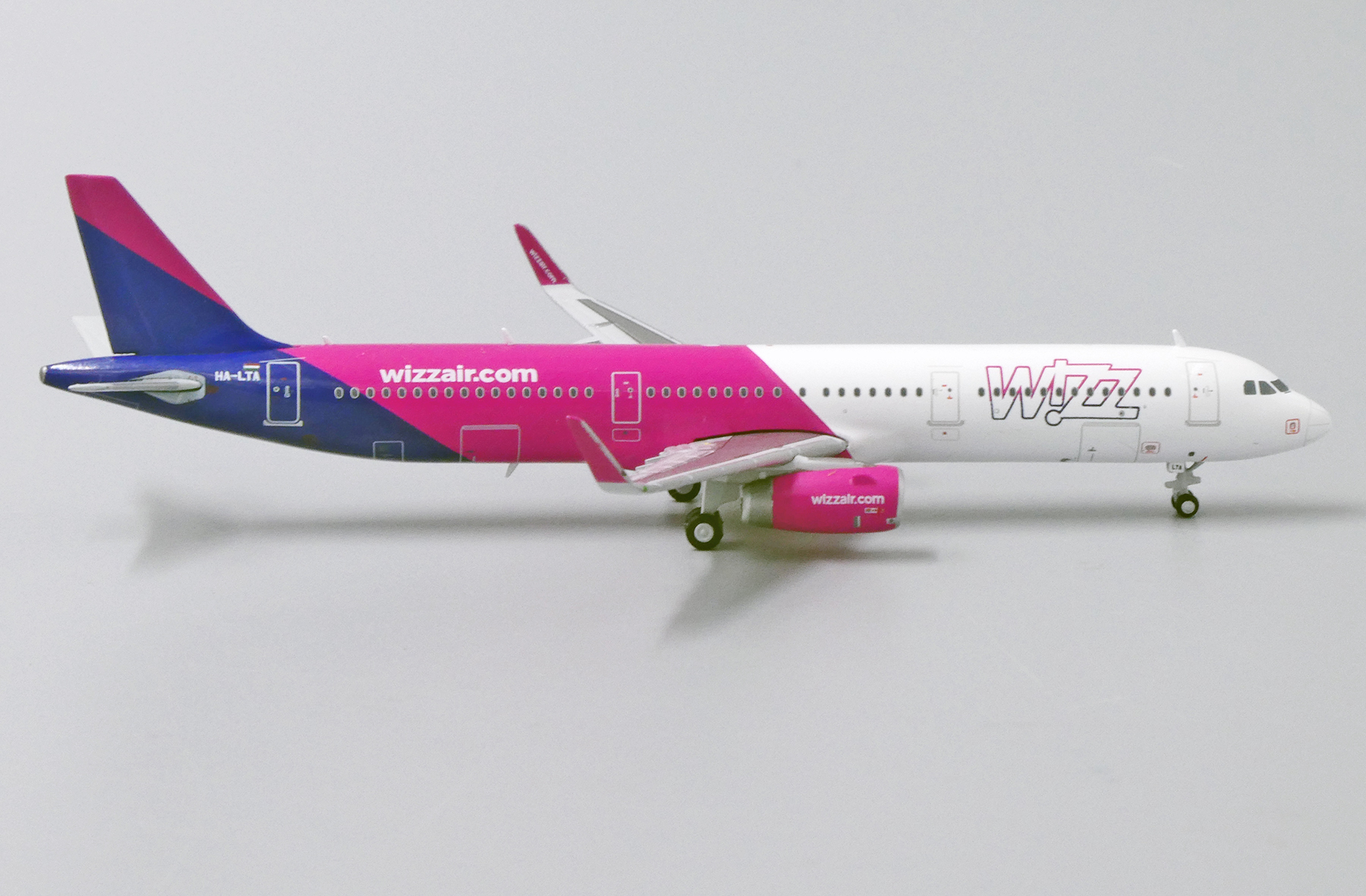 ScaleModelStore.com :: JC Wings 1:400 - LH4112 - Wizz Air Airbus A321