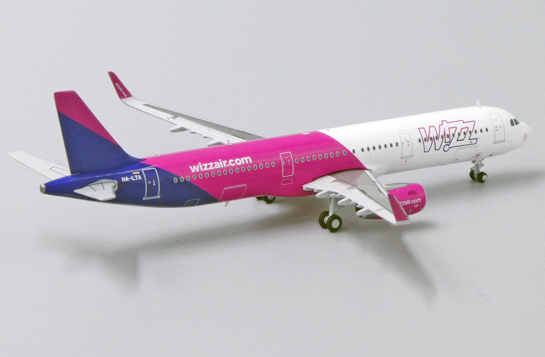 ScaleModelStore.com :: JC Wings 1:400 - LH4112 - Wizz Air Airbus A321