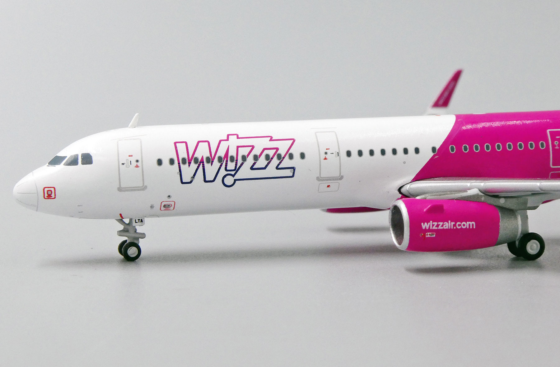 ScaleModelStore.com :: JC Wings 1:400 - LH4112 - Wizz Air Airbus A321