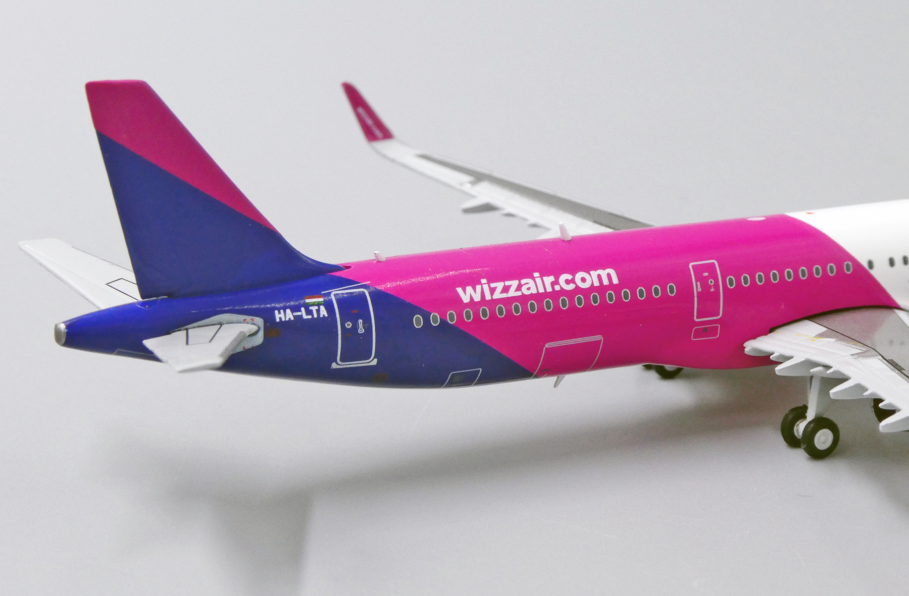 ScaleModelStore.com :: JC Wings 1:400 - LH4112 - Wizz Air Airbus A321