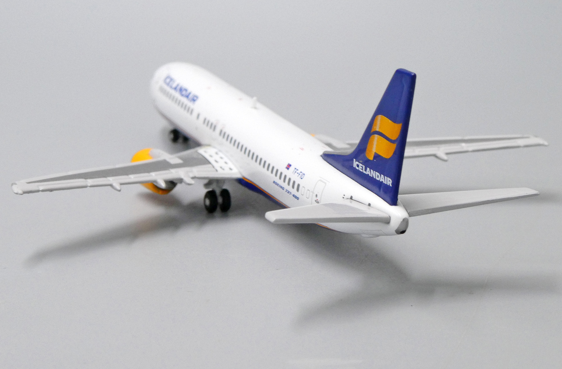 ScaleModelStore.com :: JC Wings 1:400 - XX4238 - Icelandair Boeing 737-400