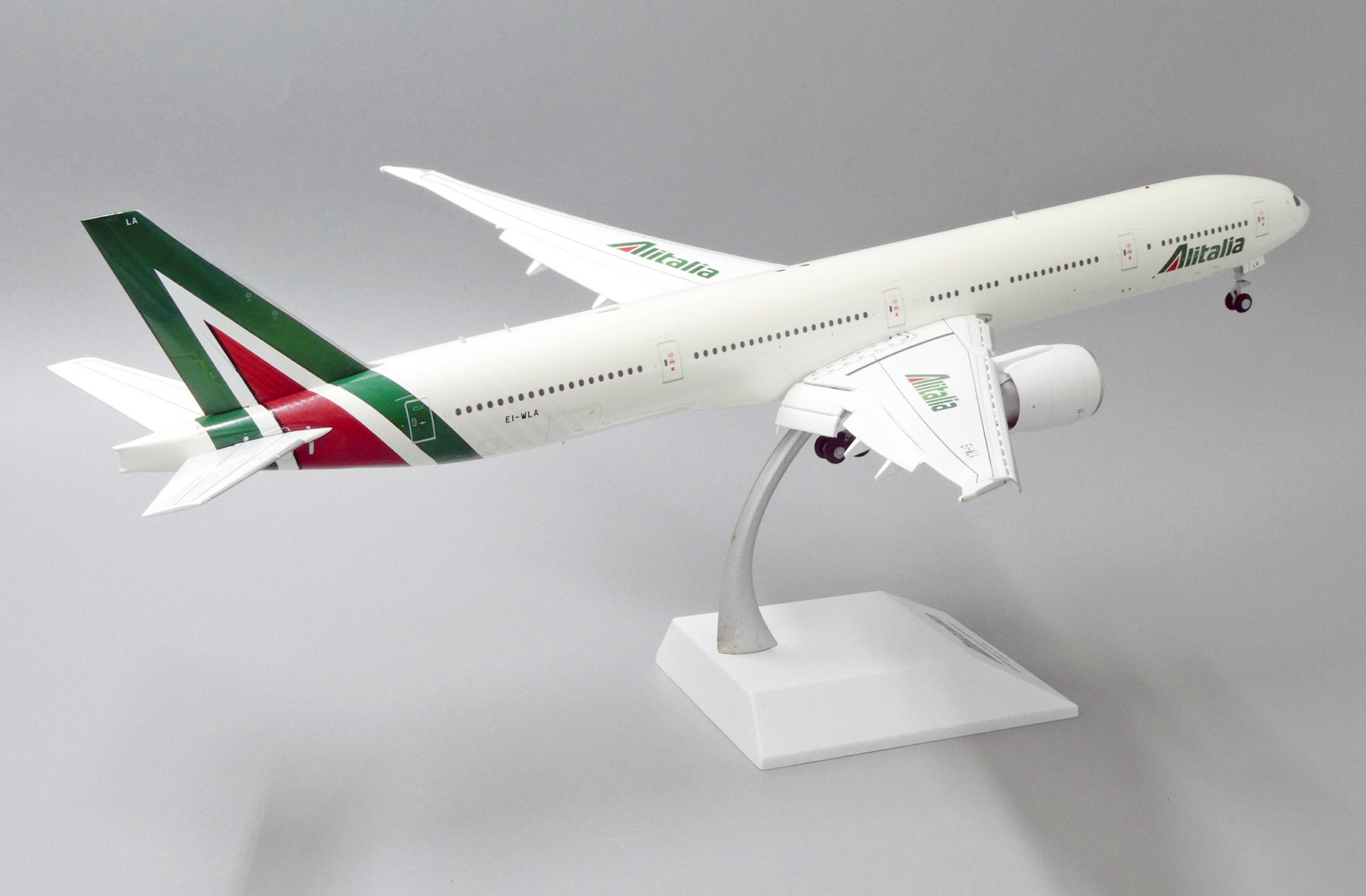 ScaleModelStore.com :: JC Wings 1:200 - XX2157A - Alitalia Boeing 777-300ER