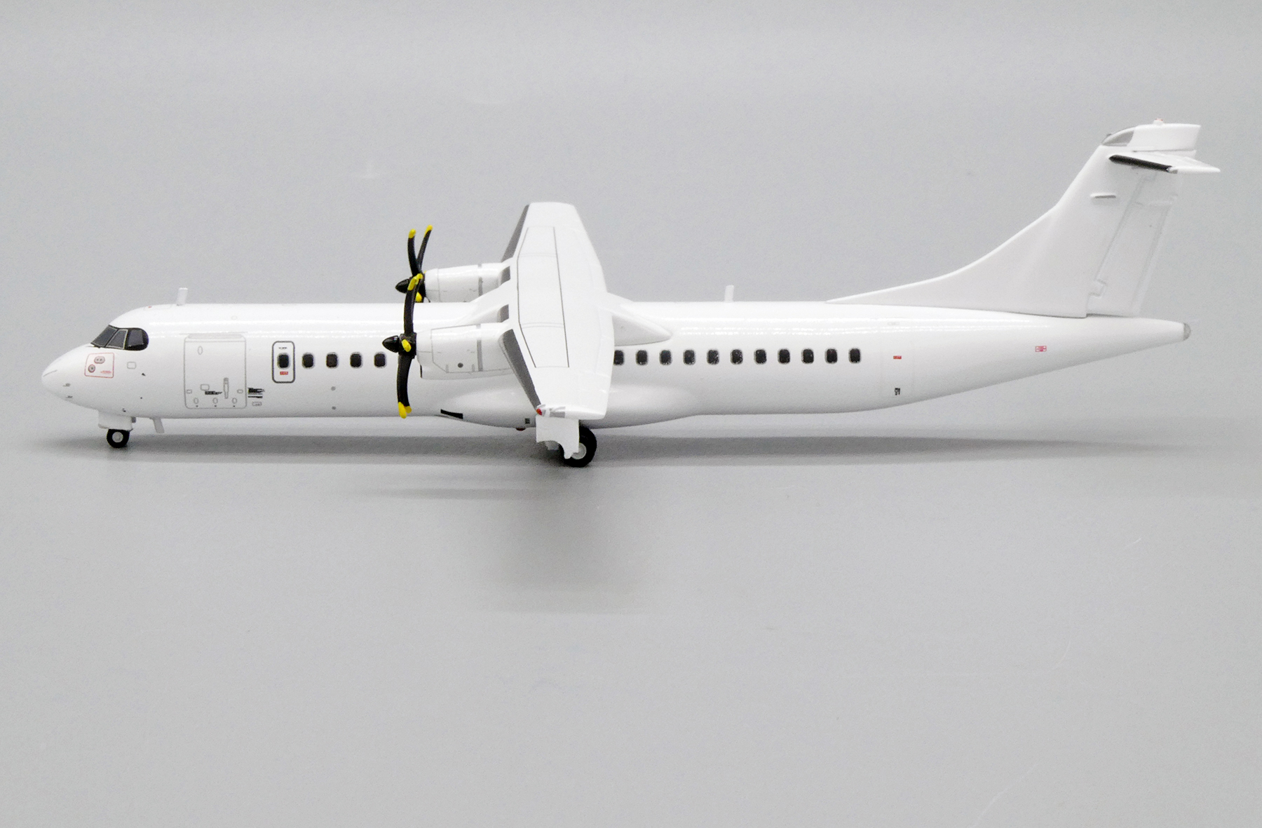 ScaleModelStore.com :: JC Wings 1:200 - BK1056 - Blank ATR-72