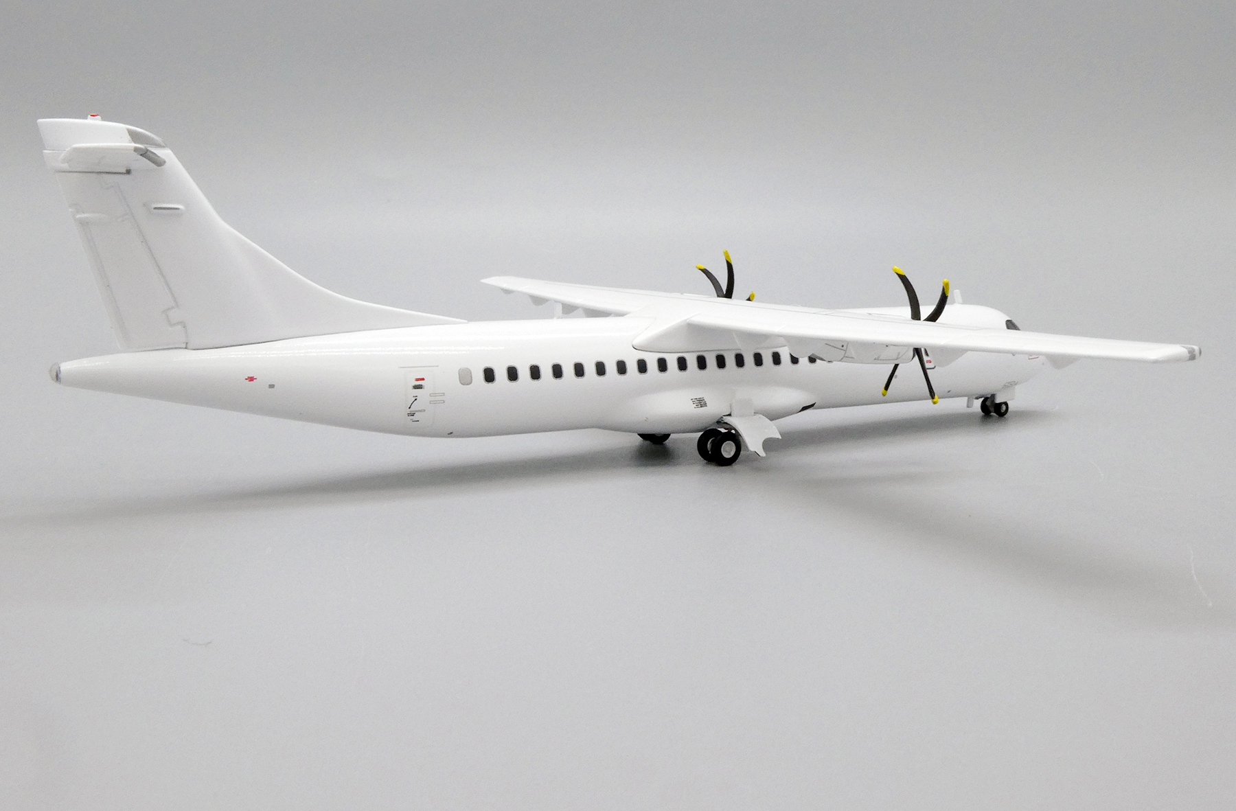 ScaleModelStore.com :: JC Wings 1:200 - BK1056 - Blank ATR-72