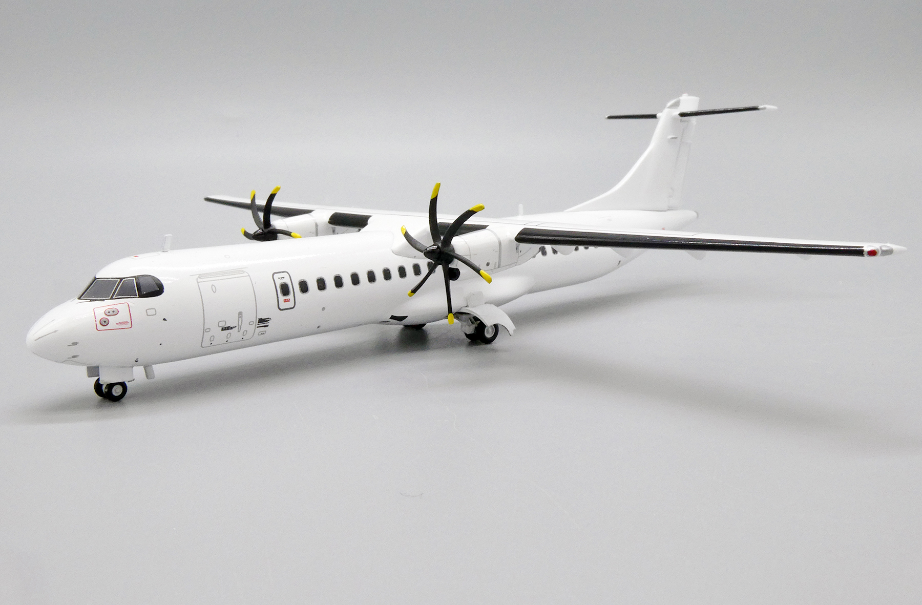 ScaleModelStore.com :: JC Wings 1:200 - BK1056 - Blank ATR-72