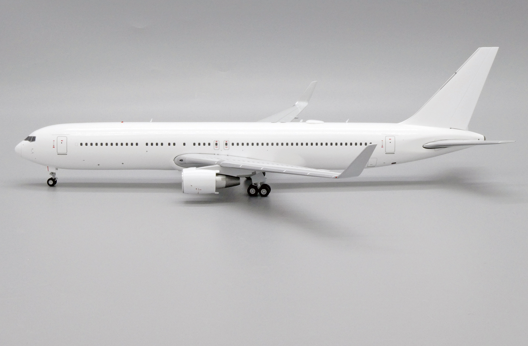 ScaleModelStore.com :: JC Wings 1:200 - BK1043 - Blank Boeing 767-300