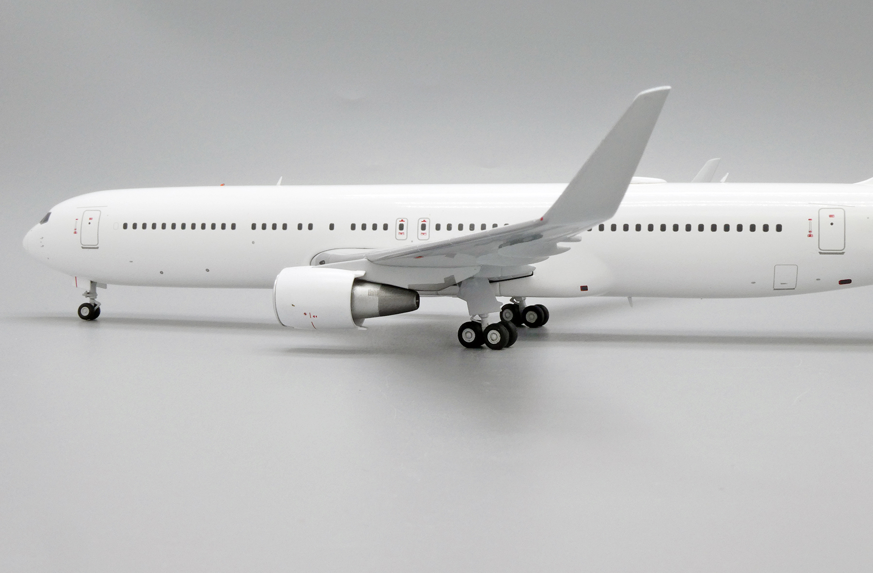 ScaleModelStore.com :: JC Wings 1:200 - BK1043 - Blank Boeing 767-300