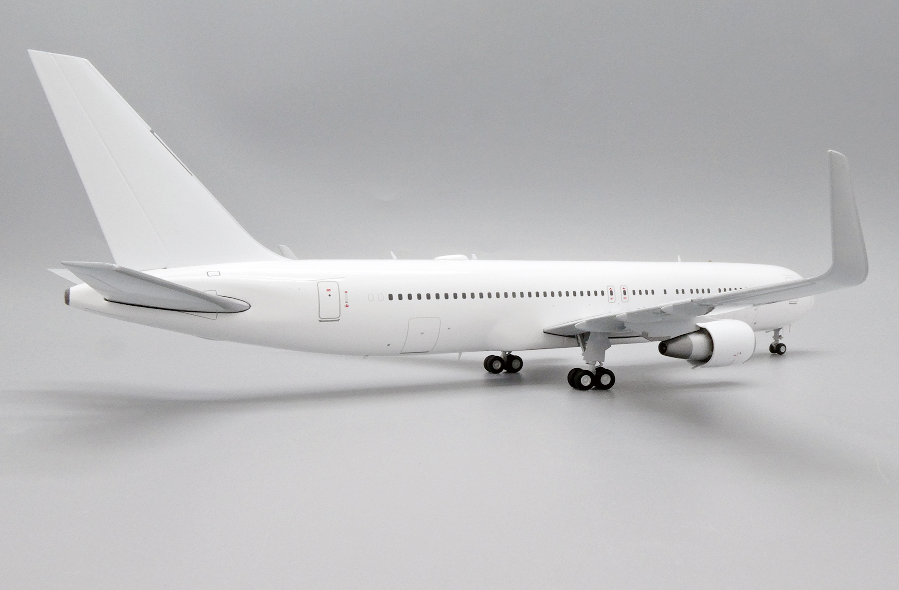 ScaleModelStore.com :: JC Wings 1:200 - BK1043 - Blank Boeing 767-300