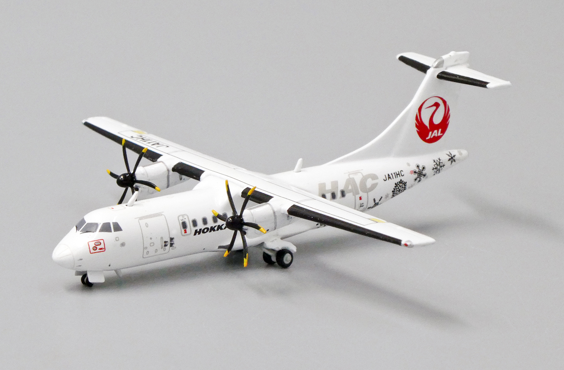 ScaleModelStore.com :: JC Wings 1:400 - EW4AT4001 - Hokkaido Air System ATR42-600