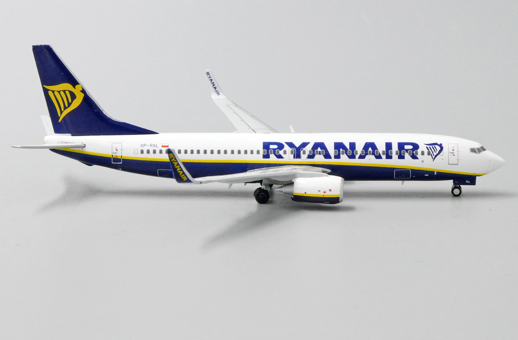 ScaleModelStore.com :: JC Wings 1:400 - XX4271 - Ryanair Sun Boeing 737-800