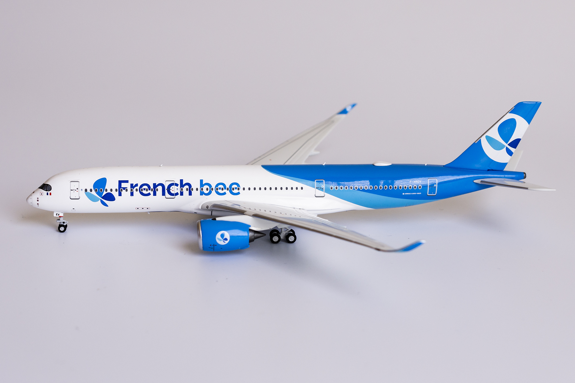 ScaleModelStore.com :: NG Models 1:400 - 39023 - French bee Airbus A350-900