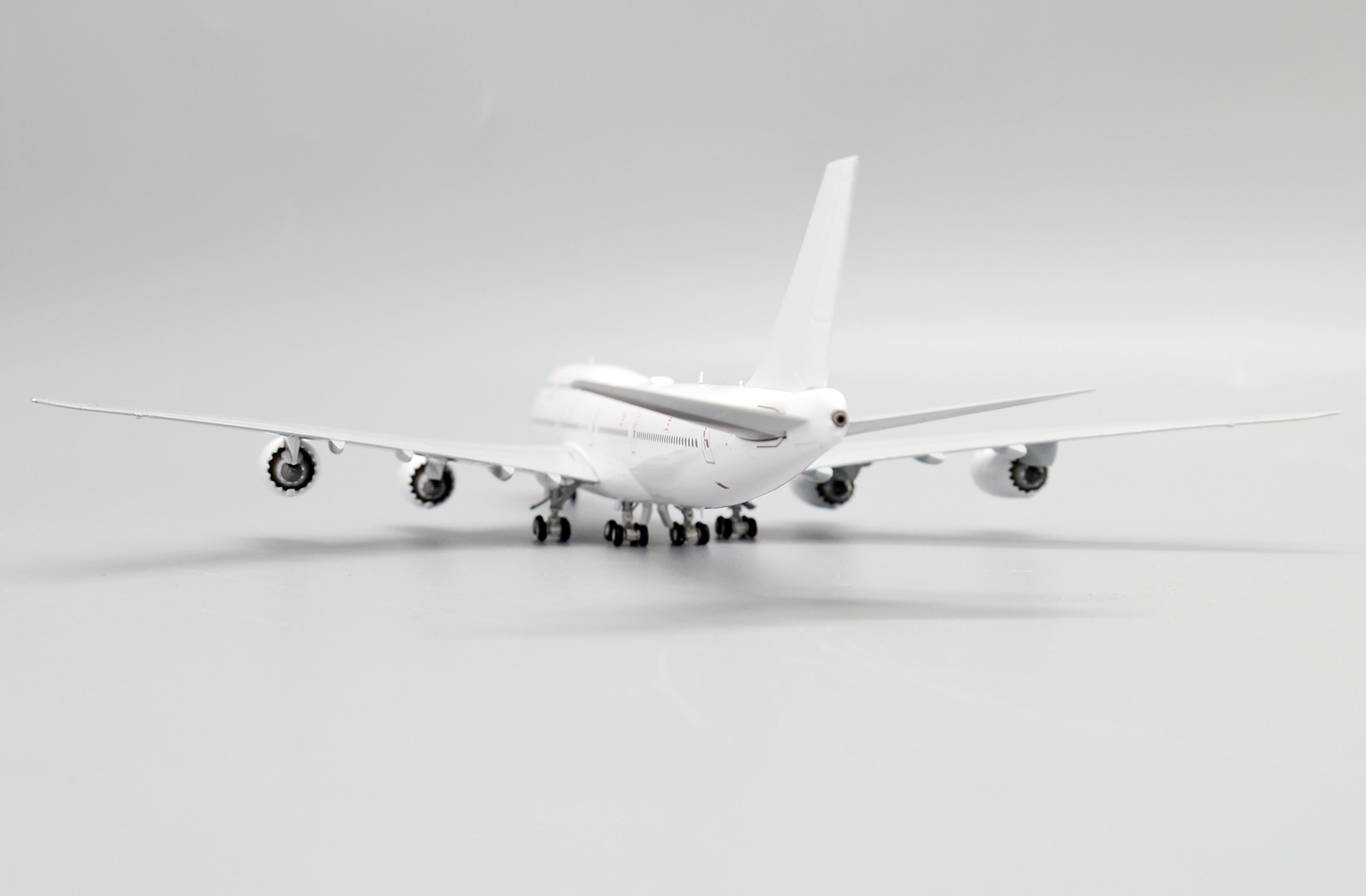ScaleModelStore.com :: JC Wings 1:400 - BK2041 - Blank Boeing 747-8(BBJ)