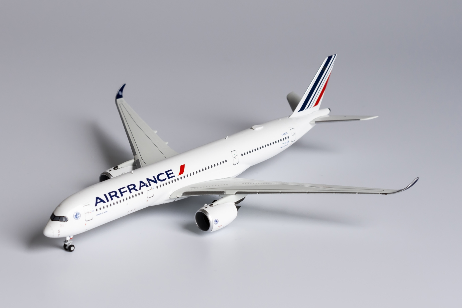 ScaleModelStore.com :: NG Models 1:400 - 39027 - Air France Airbus A350-900