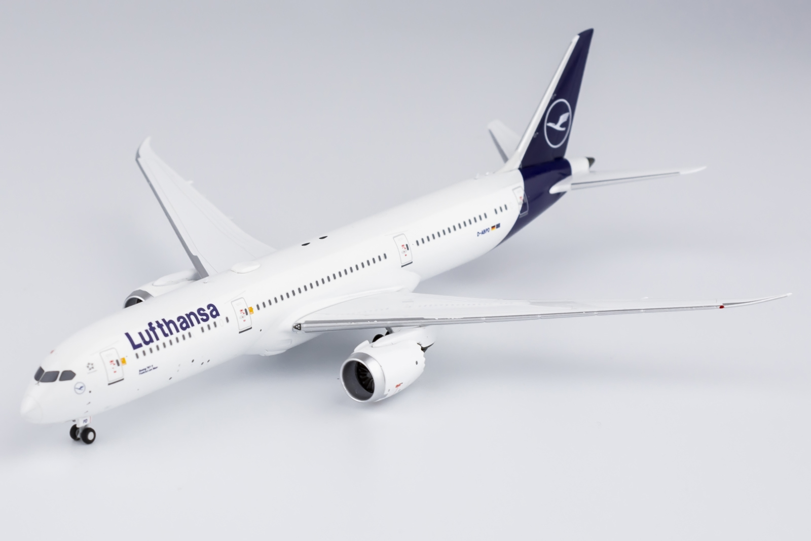 ScaleModelStore.com :: NG Models 1:400 - 55093 - Lufthansa Boeing 787-9