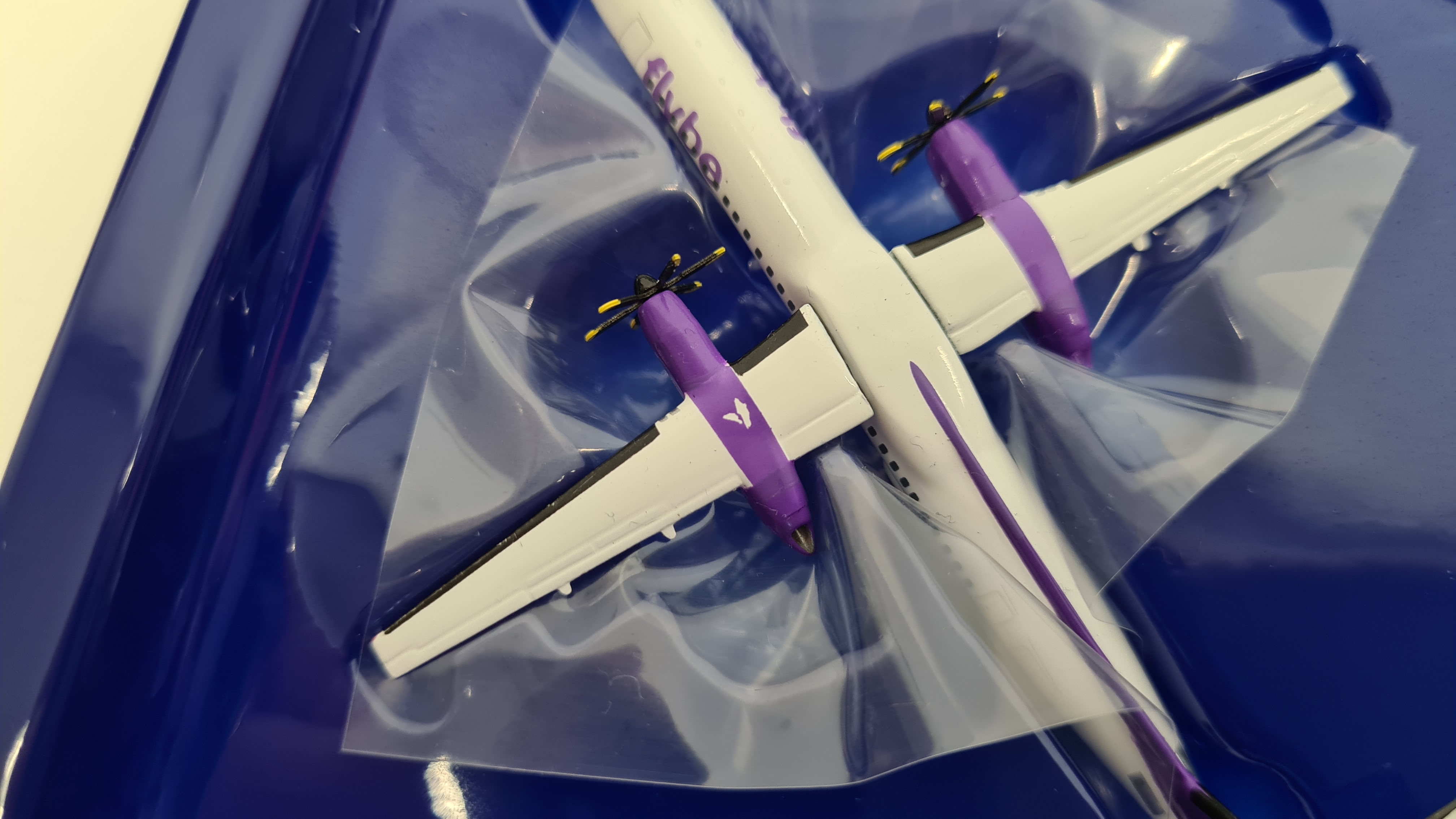 ScaleModelStore.com :: GeminiJets 1:400 - GJBEE2162_damage - Flybe ...