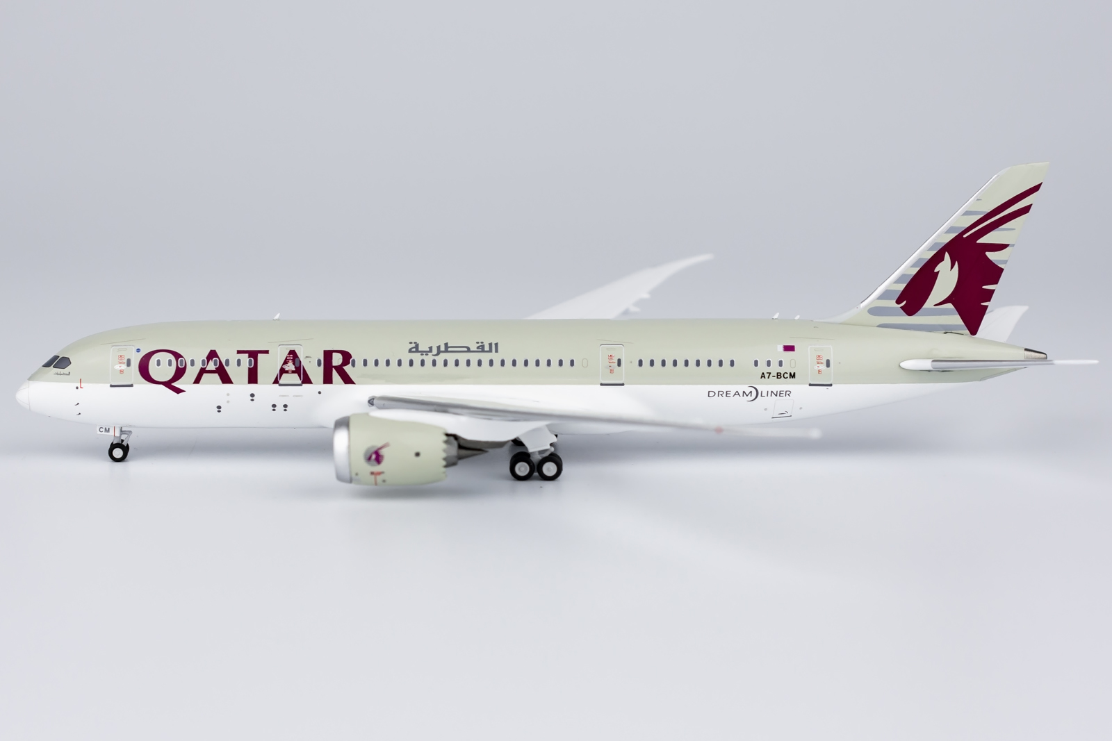 ScaleModelStore.com :: NG Models 1:400 - 59008 - Qatar Airways Boeing 787-8