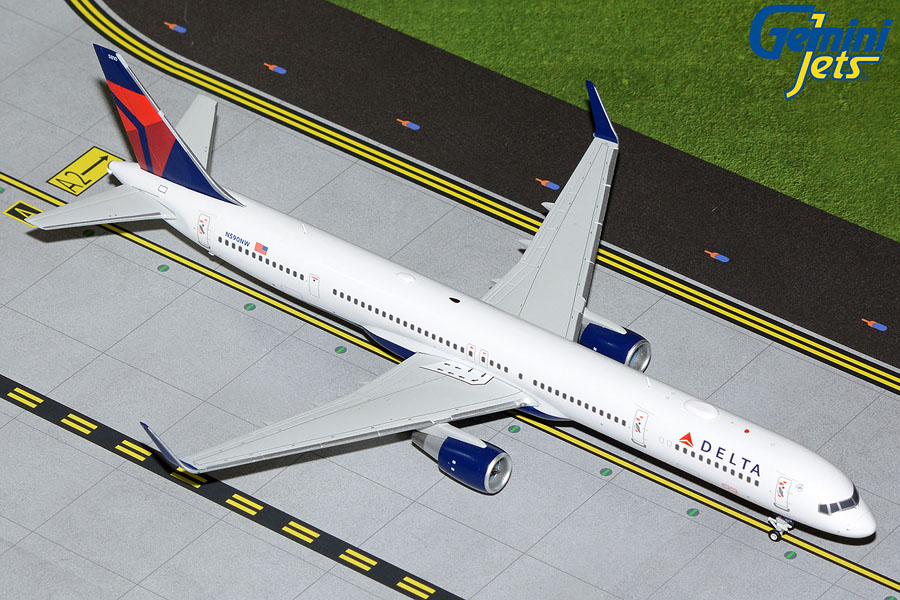 ScaleModelStore.com :: GeminiJets 1:200 - G2DAL1111 - Delta Boeing 757-300