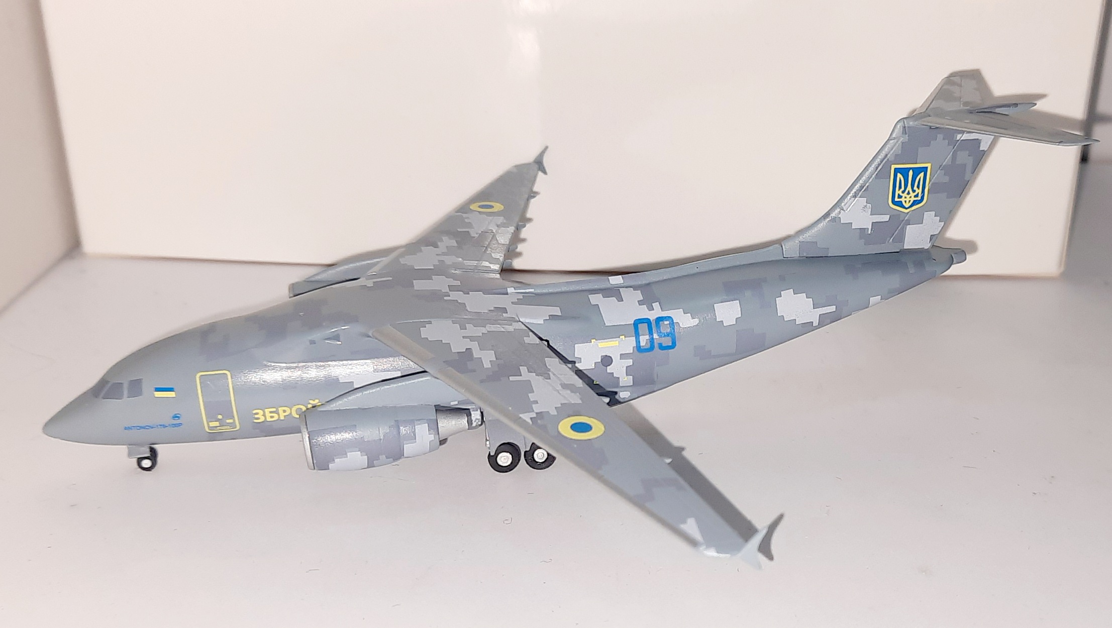 ScaleModelStore.com :: KUM Models 1:200 - AN178PIXEL09 - Ukraine Air ...
