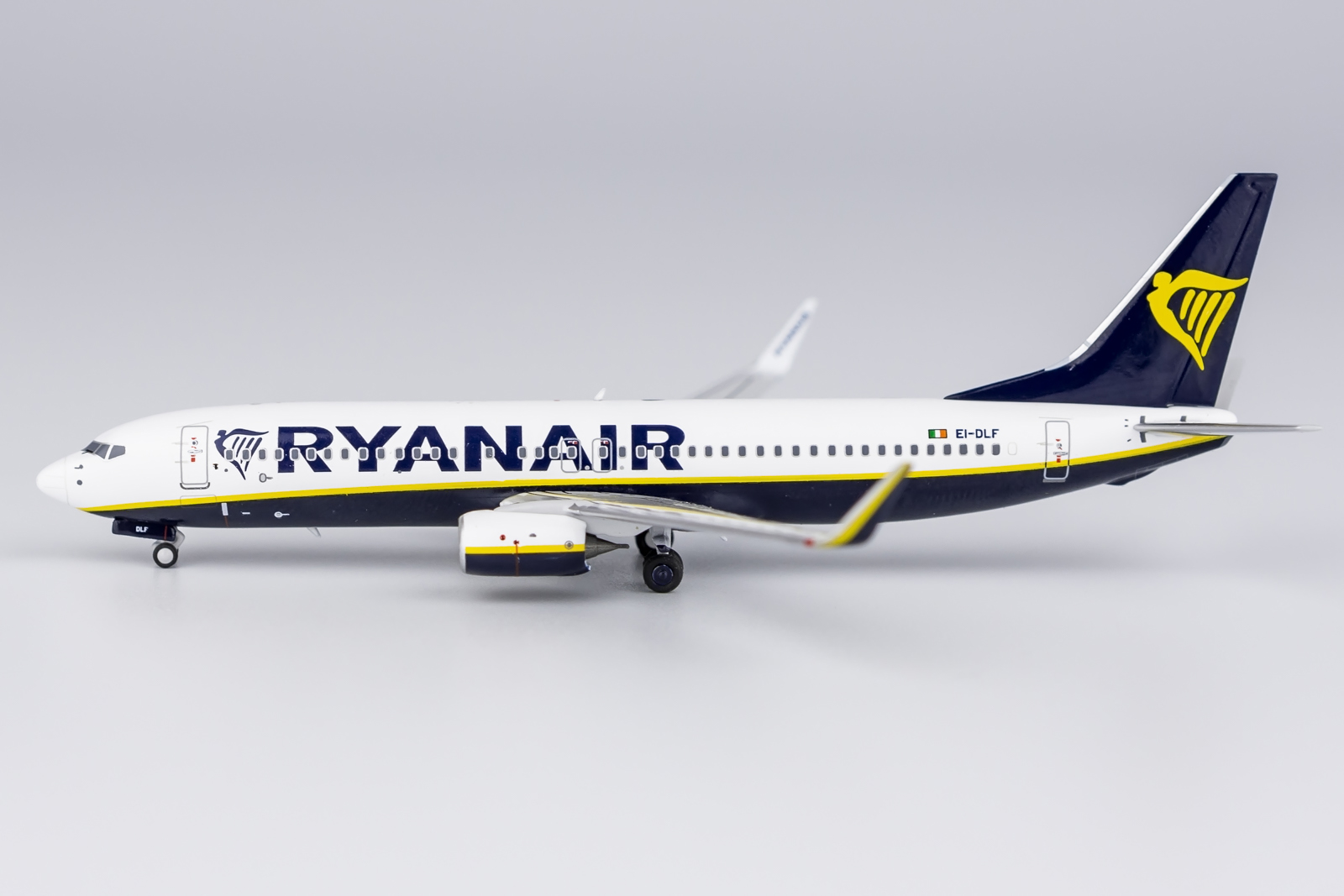 ScaleModelStore.com :: NG Models 1:400 - 58172 - Ryanair Boeing 737-800/w