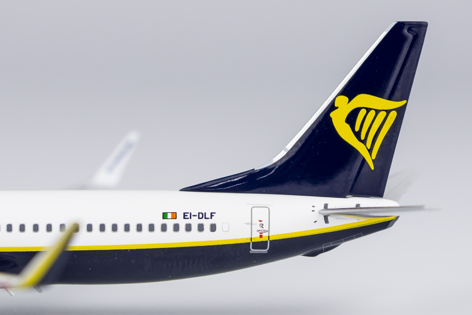 ScaleModelStore.com :: NG Models 1:400 - 58172 - Ryanair Boeing 737-800/w