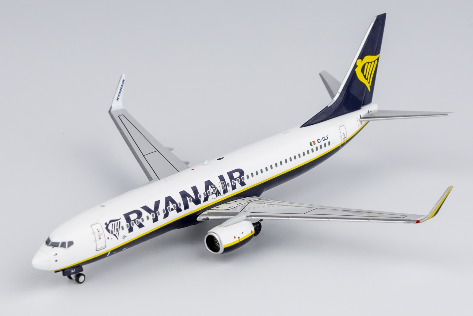 ScaleModelStore.com :: NG Models 1:400 - 58172 - Ryanair Boeing 737-800/w