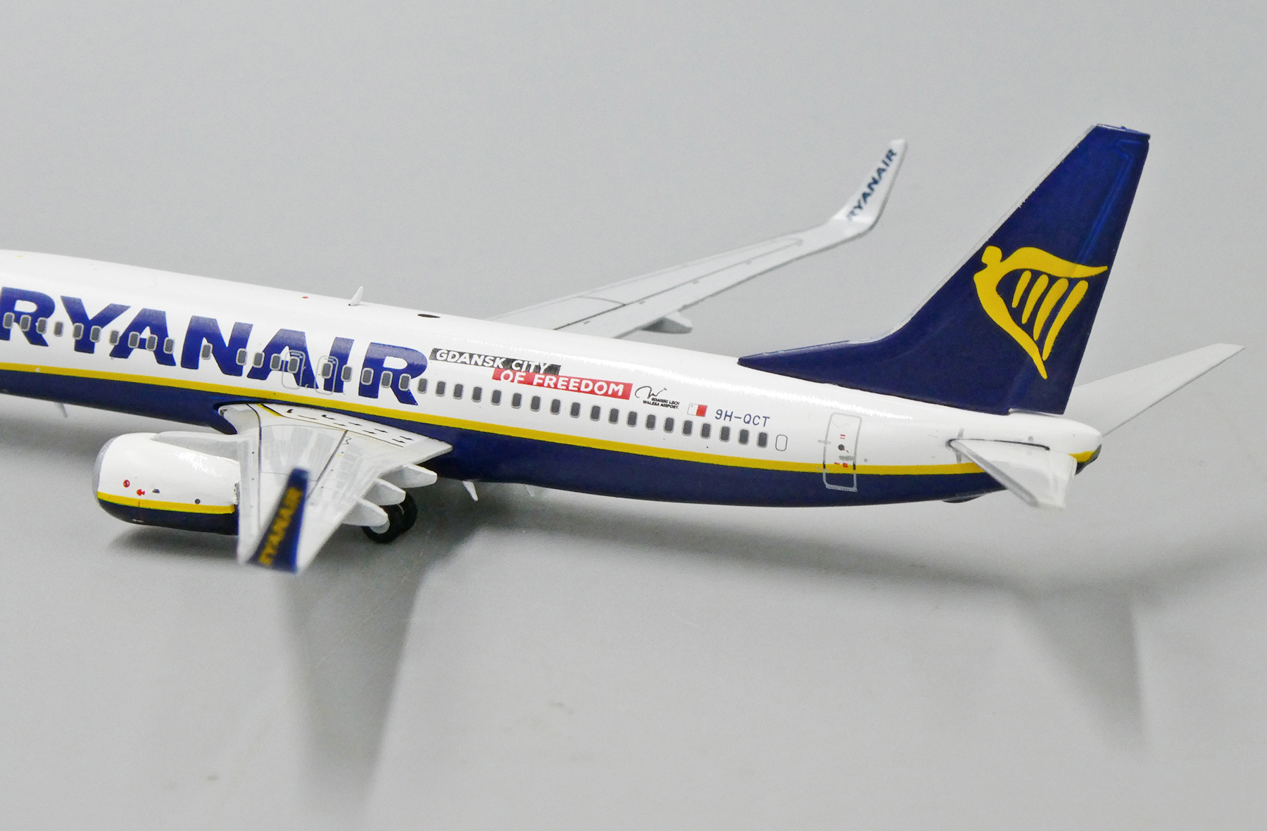 ScaleModelStore.com :: JC Wings 1:400 - XX4268 - Malta Air (Ryanair ...